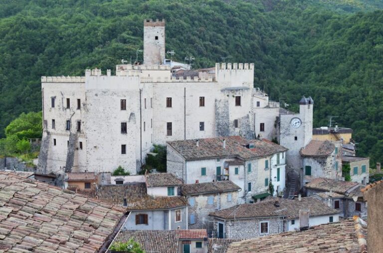 Castello Orsini a Cineto Romano - Lazio Nascosto